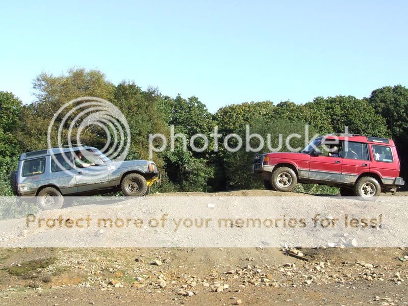 Pics of disco on 235/85/16 s?? | LandyZone - Land Rover Forum